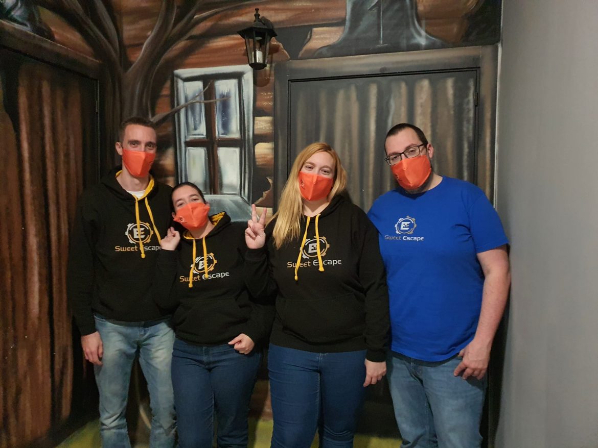 Atrapados en el sótano Escape Room – Clue Hunter – Sweet Escape